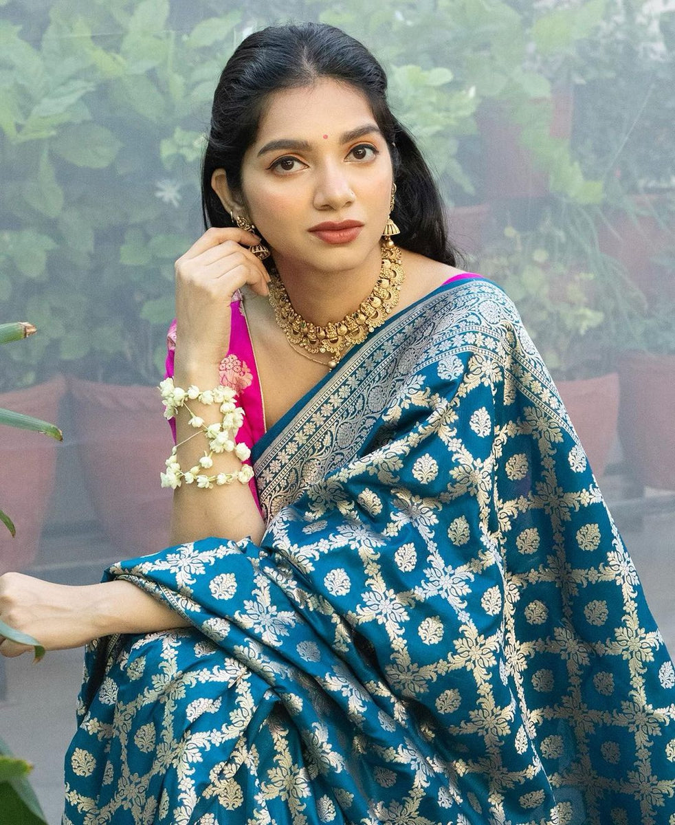 Desuetude Rama Soft Silk Saree With Bewitching Blouse Piece ...