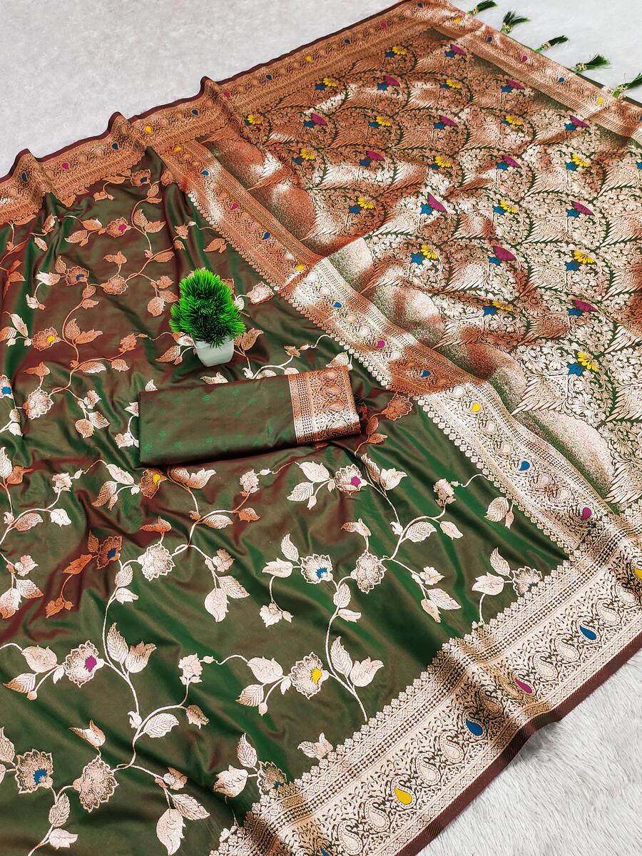 Adorable Green Pure Zari Weaving Banarasi Silk Saree With Conflate Blo ...