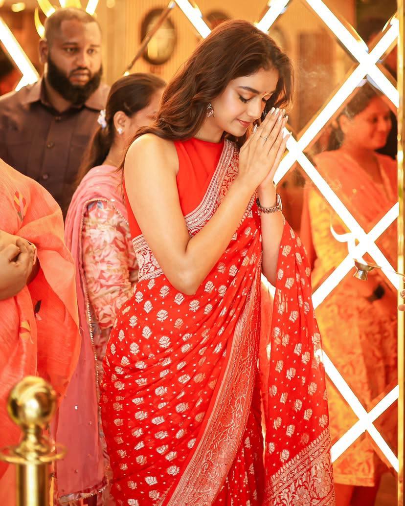 Lovely Red Soft Silk Saree With Precious Blouse Piece – LajreeDesigner