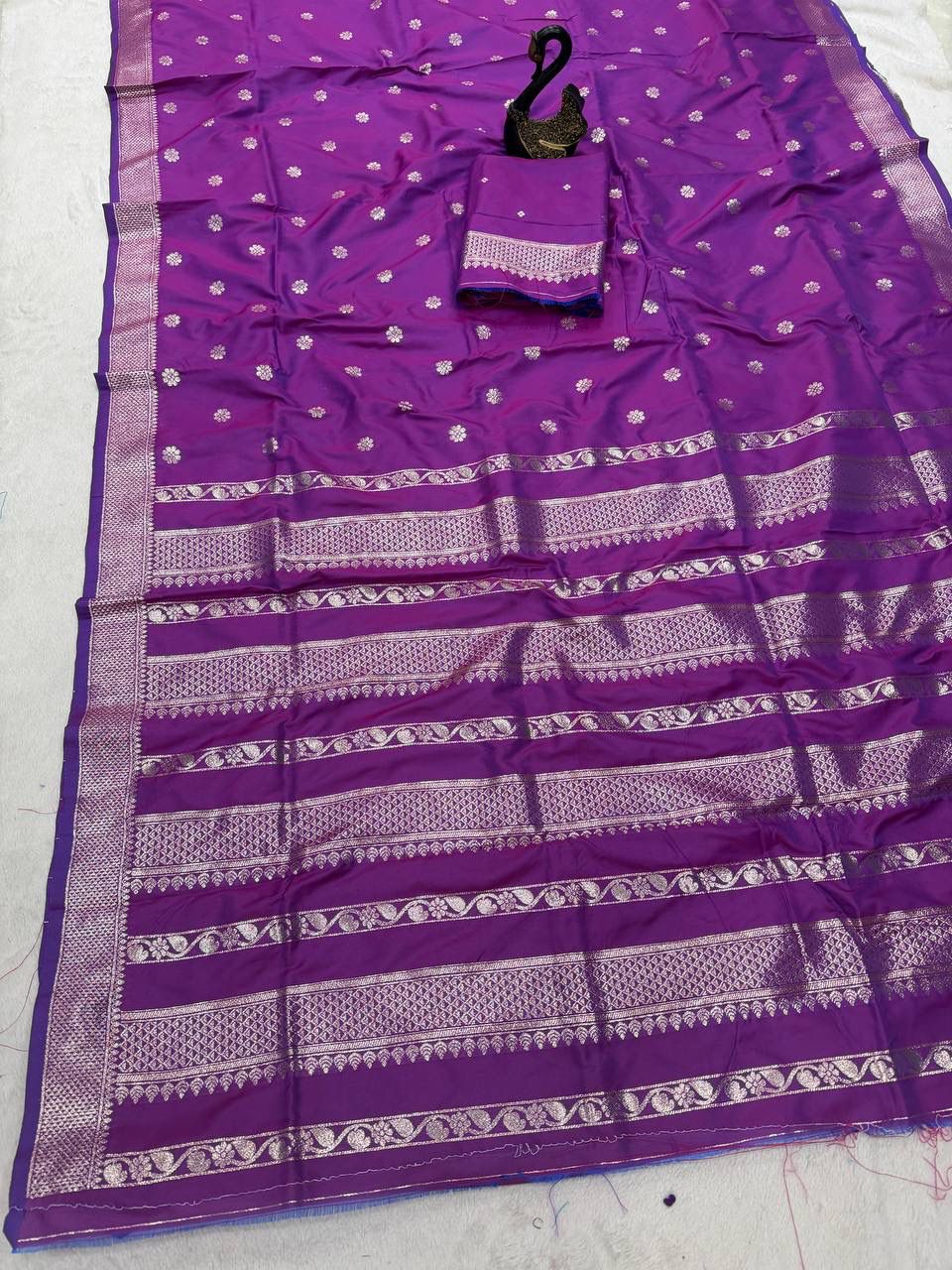 Sonorous Purple Pure Zari Weaving Banarasi Silk Saree With Arresting B ...