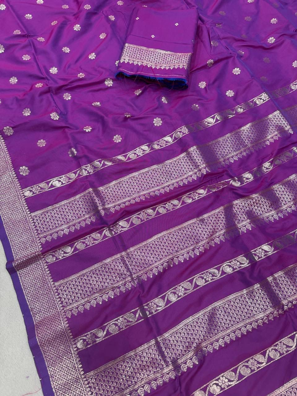 Sonorous Purple Pure Zari Weaving Banarasi Silk Saree With Arresting B ...